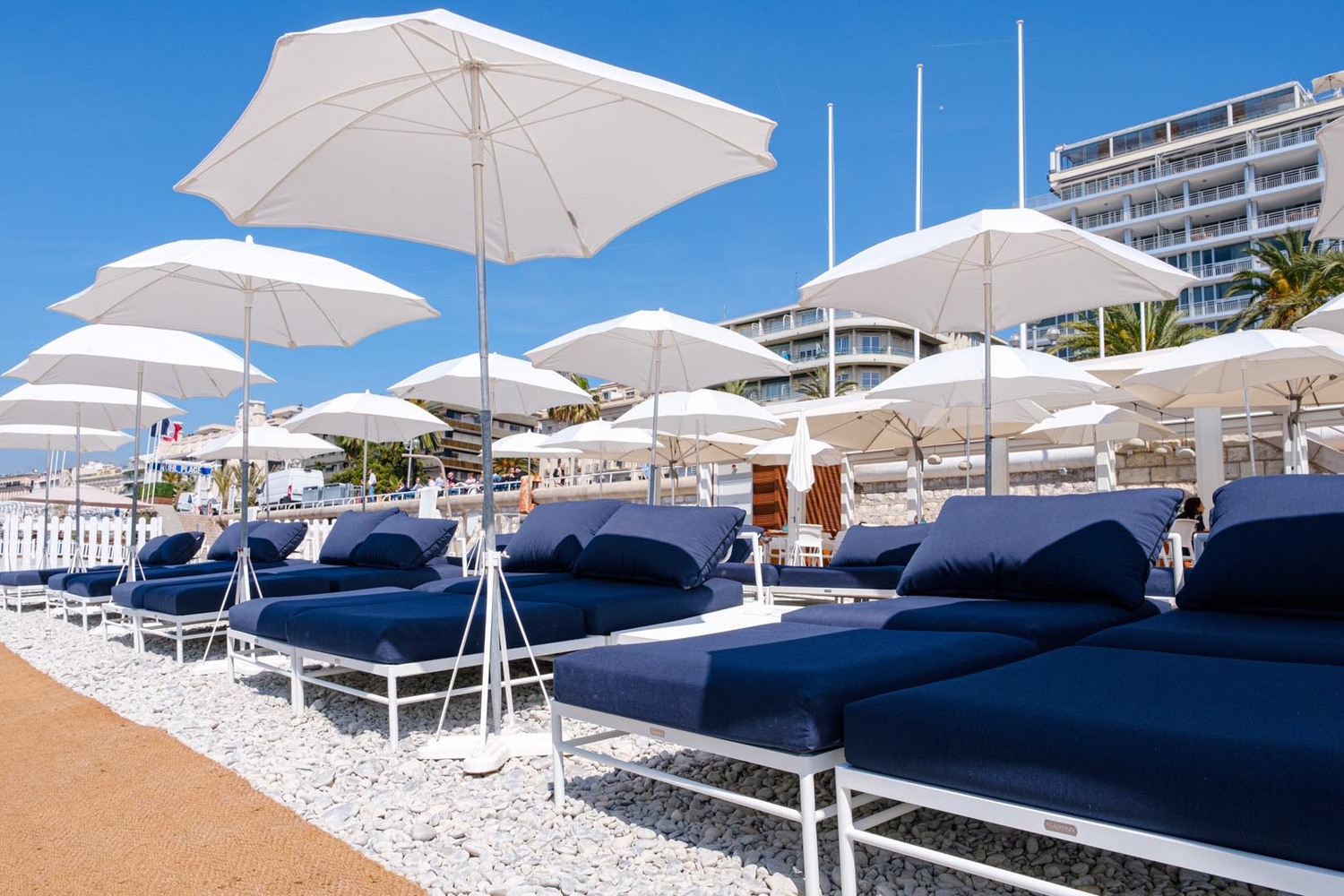 Private beach in Nice | Book your deckchairs at Galet plage
